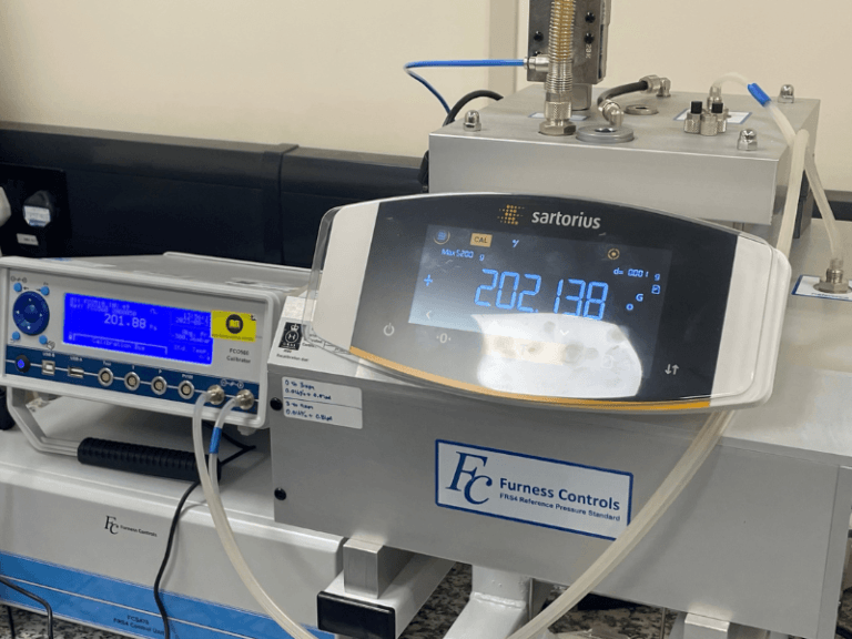 Labcal offers UKAS accredited (FRS4 ) low differential pressure ...